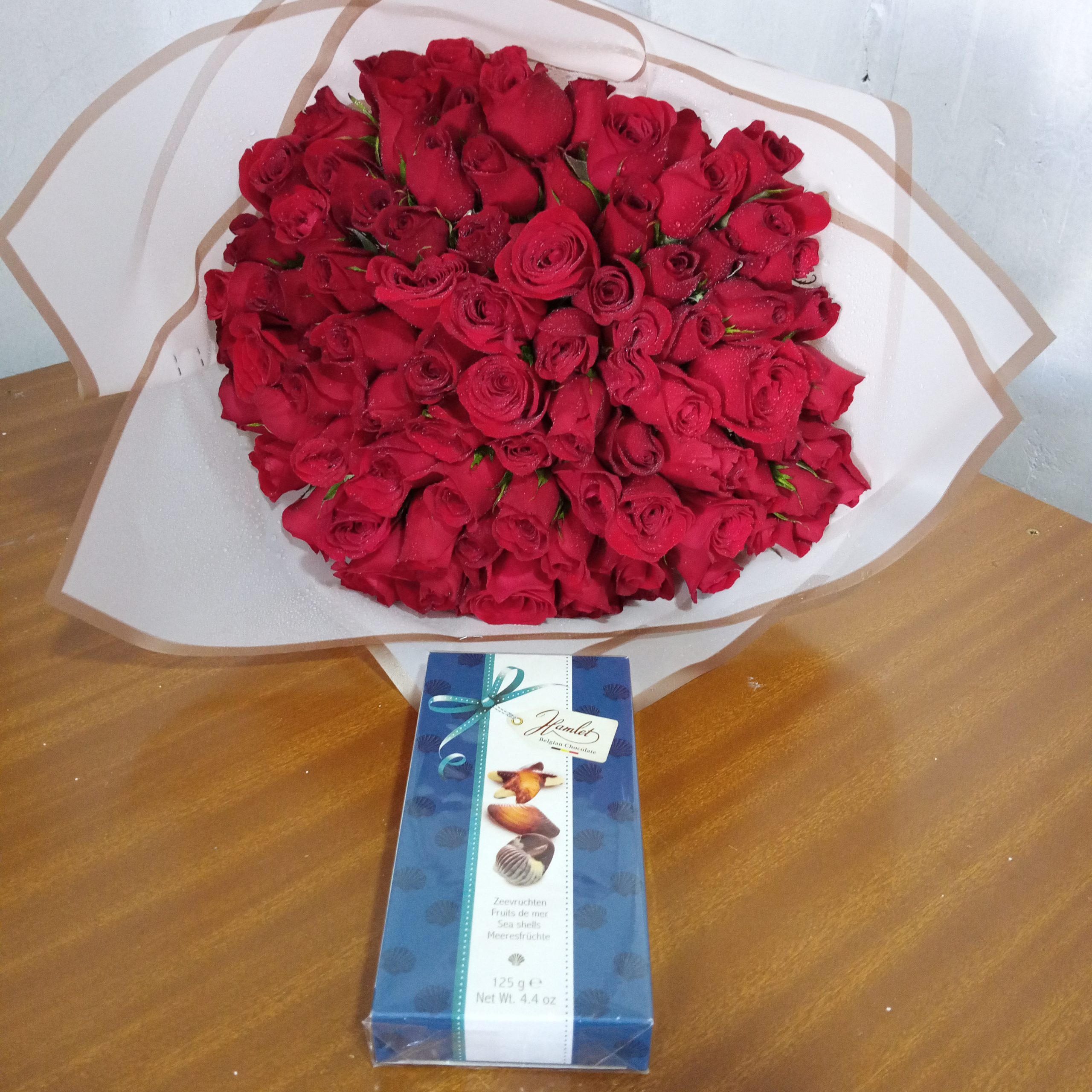 HAMLET CHOCOLATE & RED ROSES - Valentine Flowers Nairobi